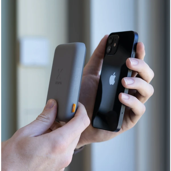 Xtorm Magnetic Wireless Power Bank 10000 mAh šedá - Smarty.cz