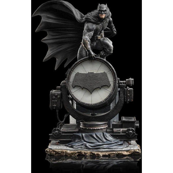 Soška Iron Studios Batman on Batsignal Deluxe - Zack Snyder`S Juistice ...